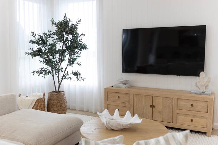 Stylish Poolside Retreat Near Mollymook Beach - Mollymook