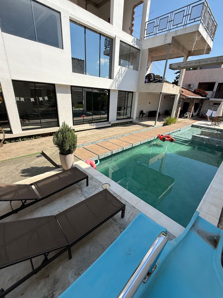 Casa Moderna Y Amplia Para Eventos +100 Personas - Asunción