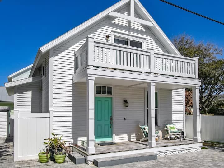 Steps To Surf & Flagler Ave | Pet-friendly Cottage - New Smyrna Beach, FL