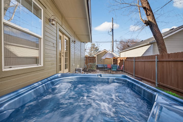 Hazel Hot Tub Hideaway | Pet Friendly - Boise, ID