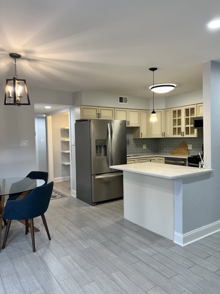 2 Bed / 1 Bath Furnished Condo In Mclean - Fairfax, VA