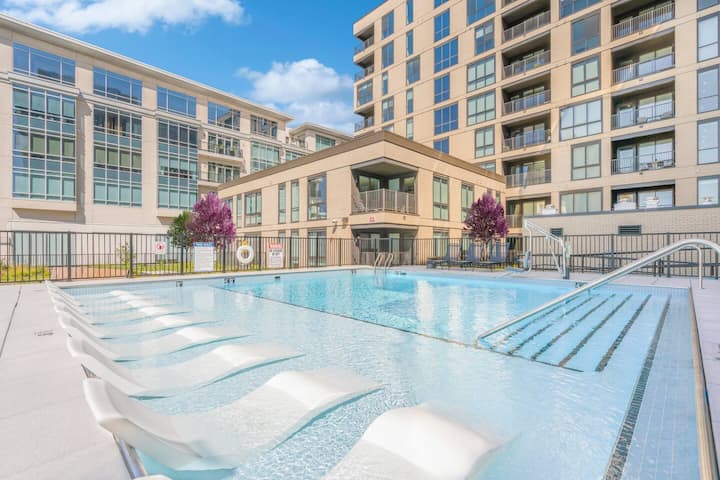 Chic Studio W/ Free Parking+pool+gym+free Espresso - Indianapolis, IN
