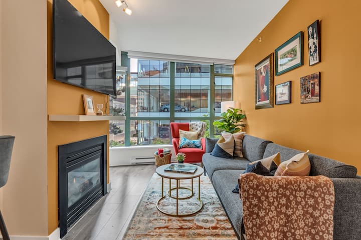 Stylish 2 Bed 2 Bath Apartment, Downtown - Vancouver