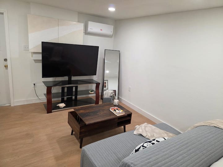 Sunnybreak – Private Suite W/ Kitchen & Laundry - Holiday, FL
