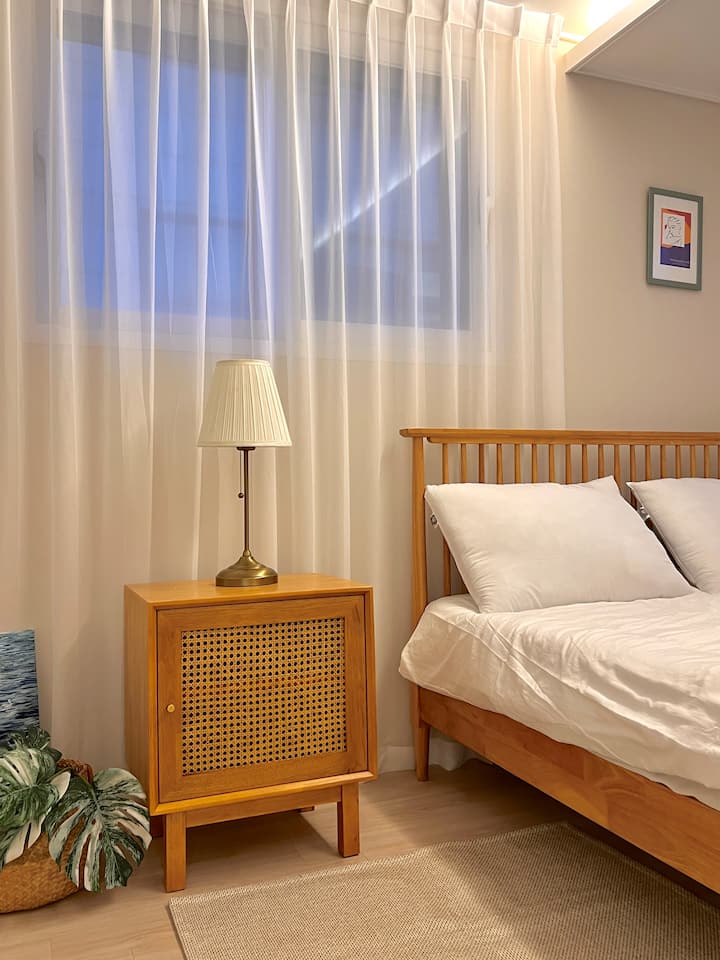 [New Open 신축] 연남, 홍대5분 공항버스/연희동 4인투룸단독/우드화이트 밝은스테이 - Seoul