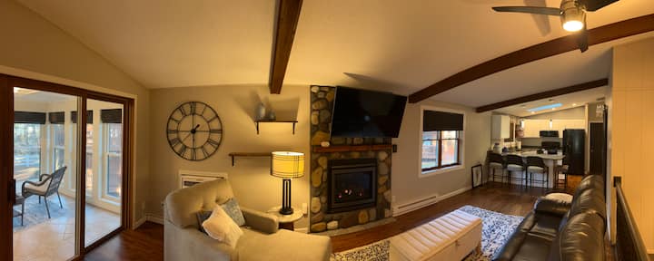 Benni’s Waterside Bungalow - Wisconsin Dells, WI