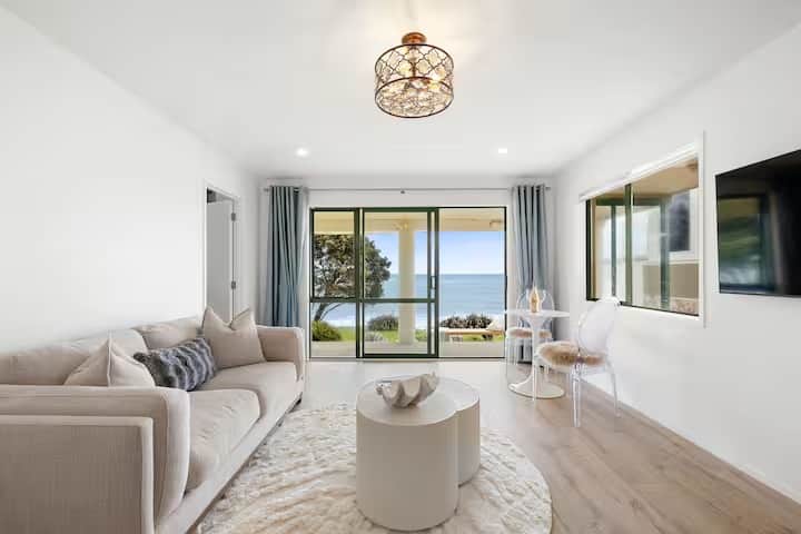Beachfront Studio - Ocean Views - Bell Block - Waitara