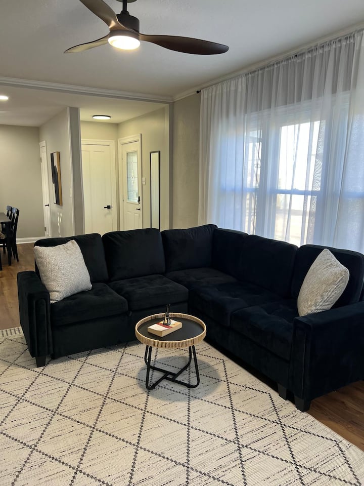 3br Oasis| Near Advocate Sherman & St. Joseph - Elgin, IL