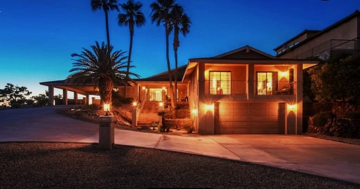 4 Bedroom Golf Course Getaway With A Cozy Pool - Laughlin, NV
