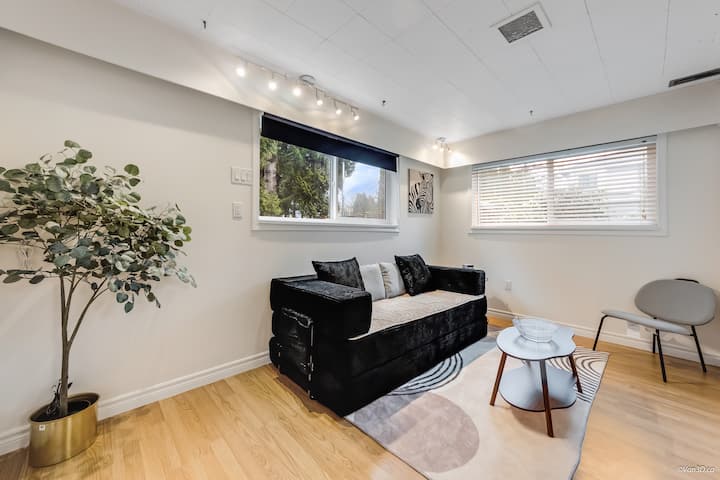Modern Private Suite - Ladner