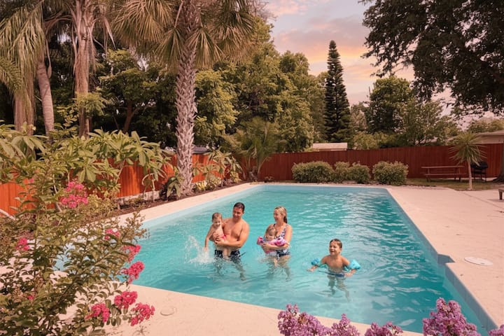 Spacious 4br W/ Pool • Near Legoland • Game Room - Winter Haven, FL