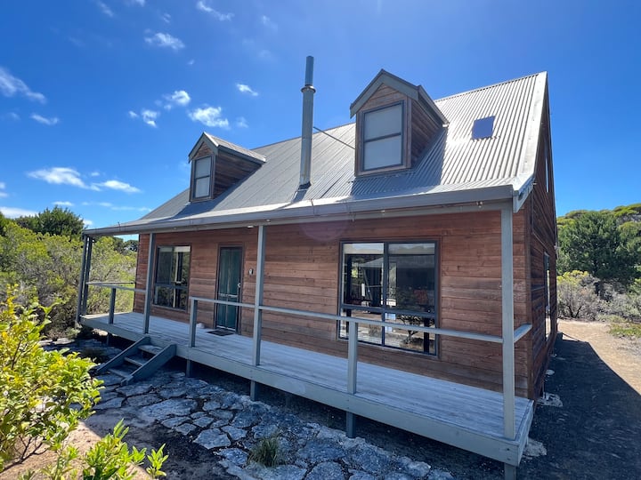 Willaroo Retreat – 3-bedroom Beach Escape - Island Beach, South Australia