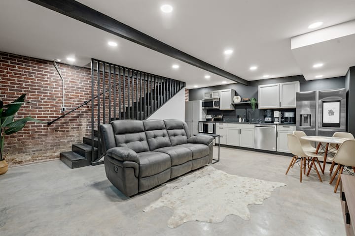 Chic Industrial Loft | New - 溫泉城