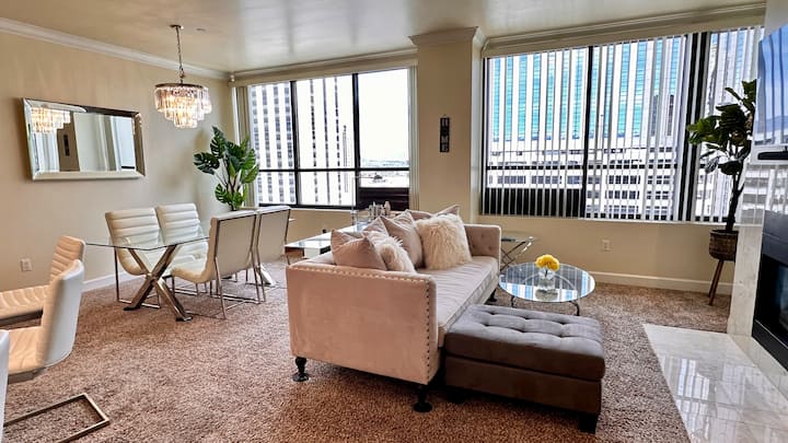 Perfect Downtown Reno Penthouse Retreat - Reno, NV
