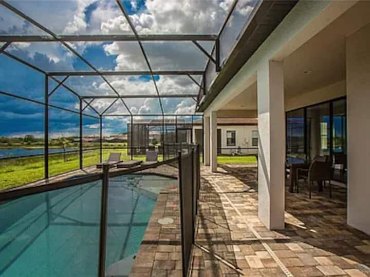 Lakeview Pool Home 4br 4.5ba | Legoland & Disney - Haines City, FL