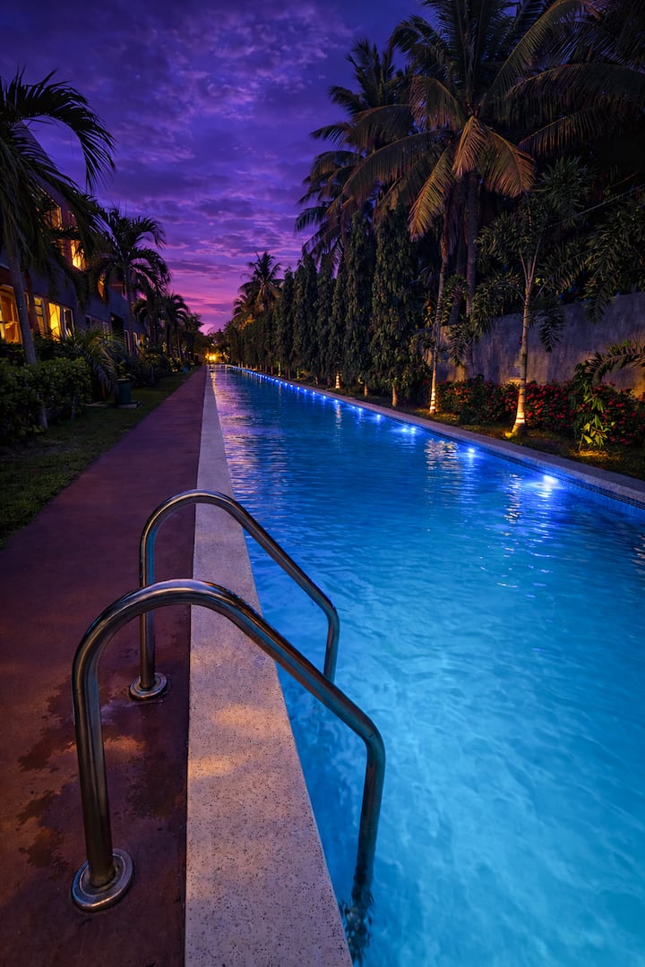 Amanece Frente Al Mar: Piscina De 101 Metros - El Salvador