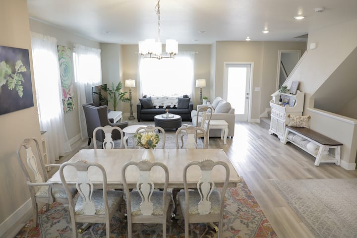 Quiet Cottage Style Townhome | 4br | Near Boulder - Erie, CO