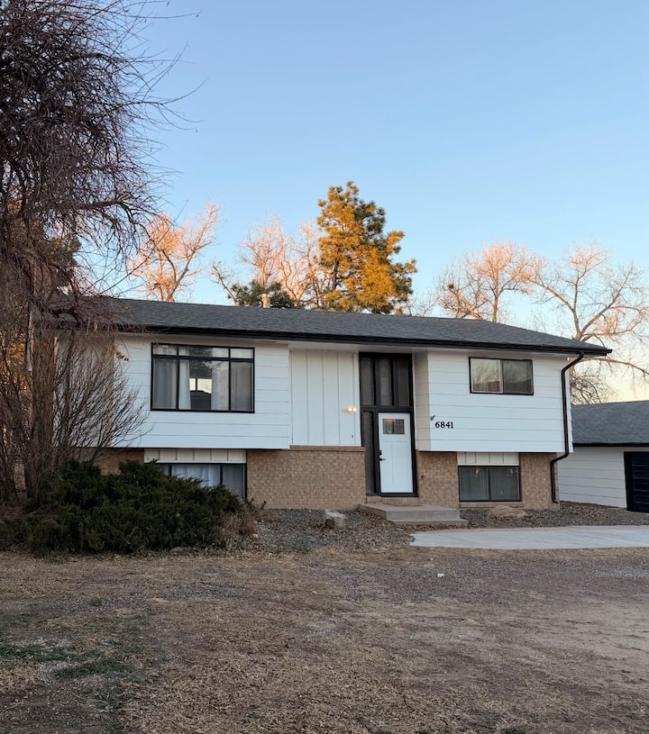Farm House Located Near Uchealth - Greeley, CO