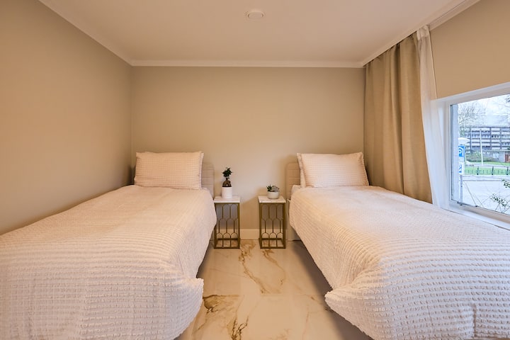 Twin Room, Door Lock, Shared Bathroom & Kitchen - Amsterdam