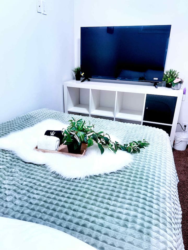 Cozy Room 1 Private Entry | Near Uofc Sait Airport - Calgary