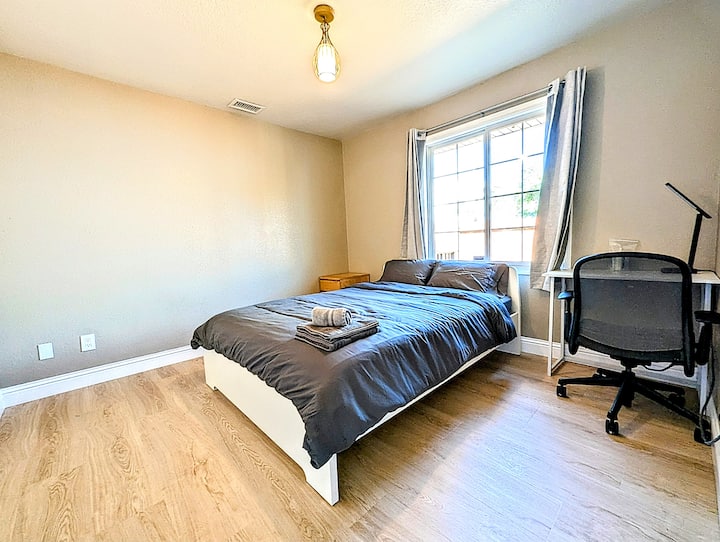 Spacious & Central Bedroom By Ucdmc Easy Commute - Sacramento, CA