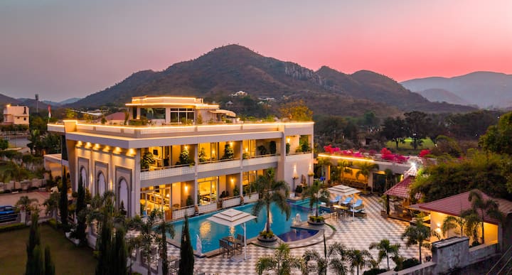 Retreat W/ Pvt Pool Near Fatehsagar | Pet-friendly - Gujarat