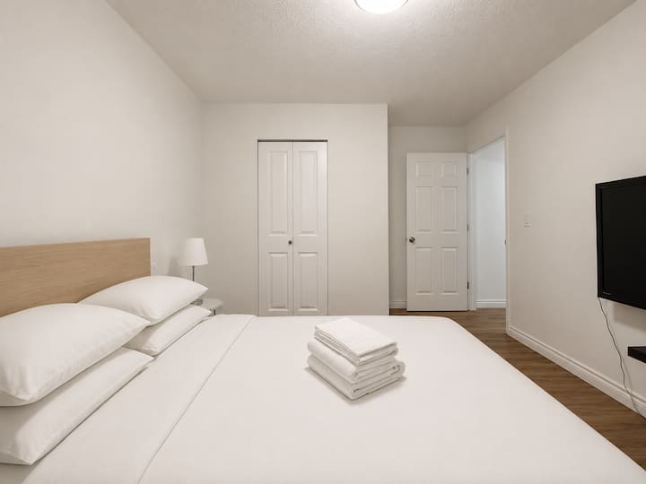 Spacious Suite - Bonus Storage Room - Burnaby