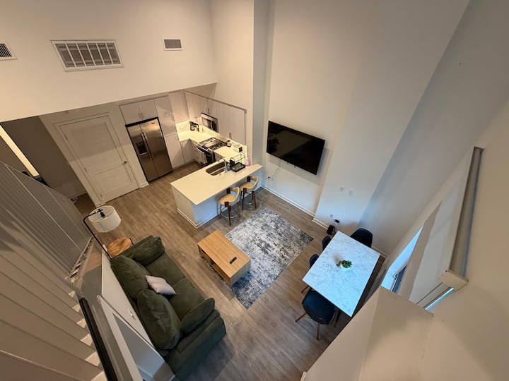 Modern Santa Monica, Dining & Shopping - Santa Monica, CA