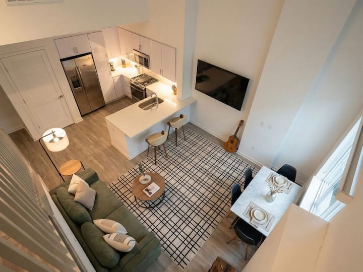 Modern Santa Monica, Dining & Shopping - Los Angeles, CA