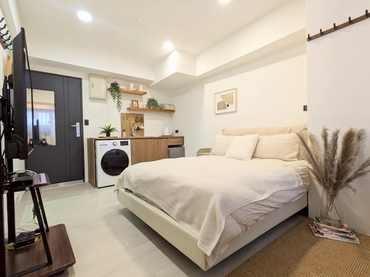 沐詩:西門站步行3分鐘，有電梯 - China