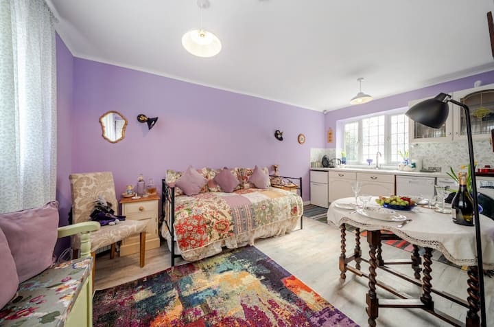 Colourful And Cosy Annexe In Great Bookham - Dorking