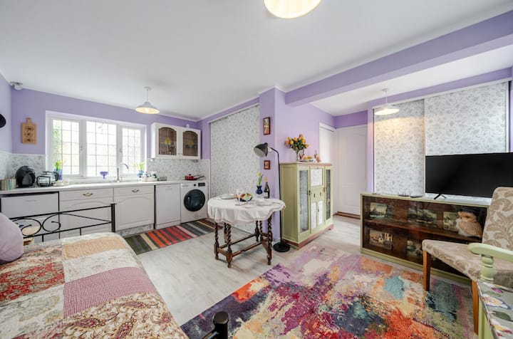 Colourful And Cosy Annexe In Great Bookham - Dorking