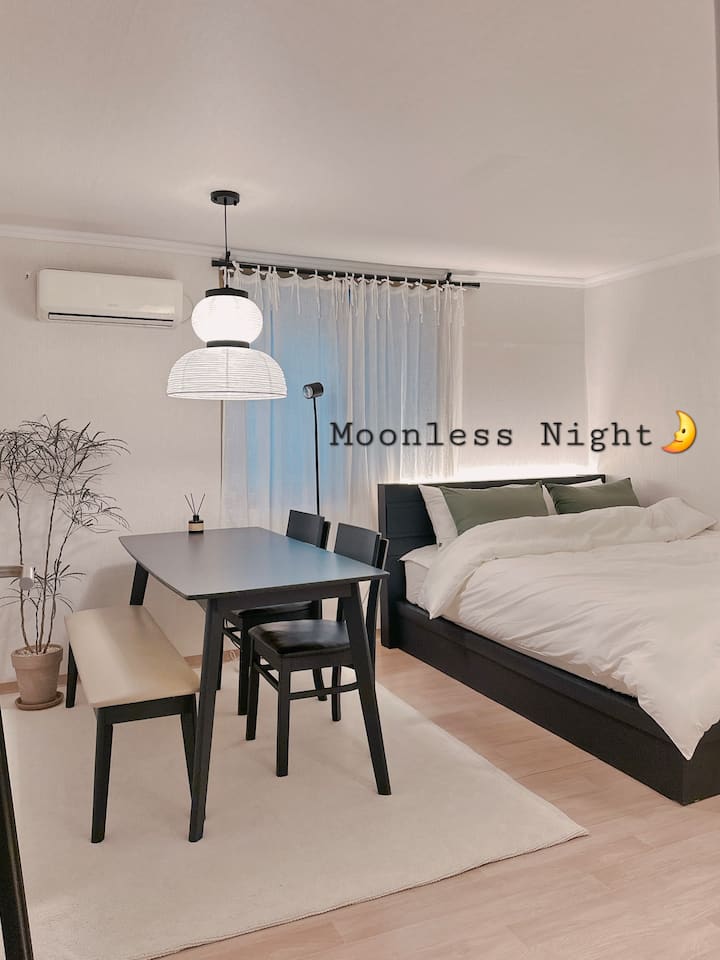 無月夜[무월야]  Kt위즈파크3분 | 조원시장 | 행리단길 |스타필드 | 깔끔| 포근한 - Suwon