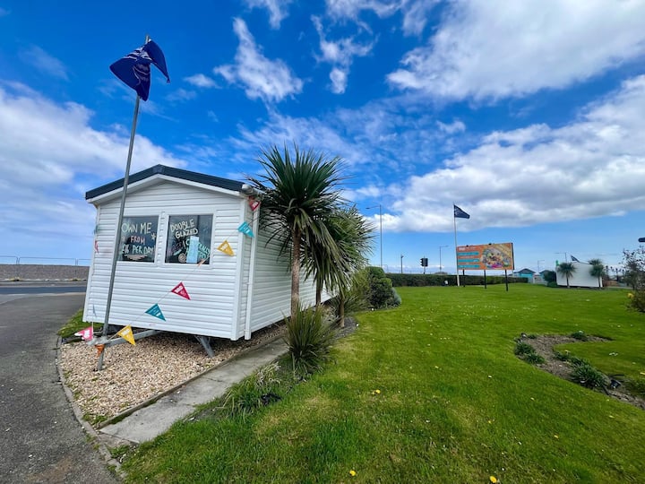 Cosy Caravan In Rhyl With 3 Bedrooms And Free Wifi -