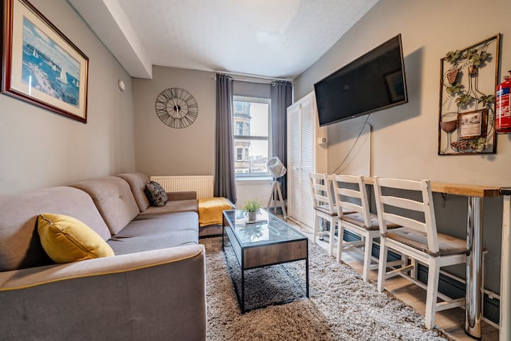 The Tartan Residence • Sleep 6, City Centre! - Edinburgh