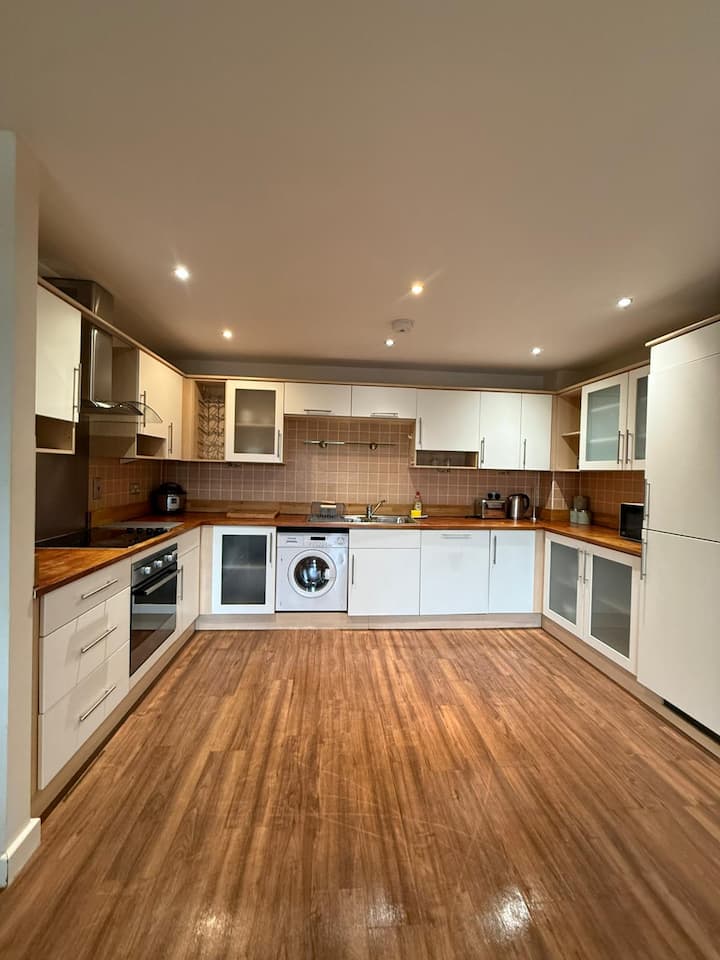 City Views Penthouse | City Centre | Free Parking - Coventry