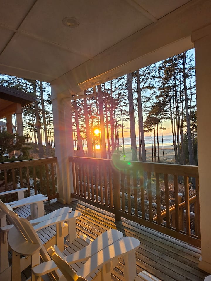 +New+ Seabrook Wa Oceanfront Beach House Sleeps 18 - Pacific Beach, WA