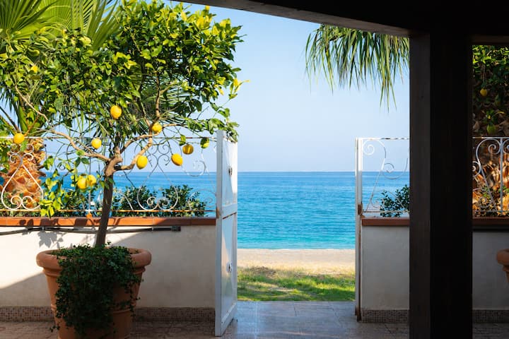 Sicily • Marinello Mistral | Villa Fronte Mare - Oliveri