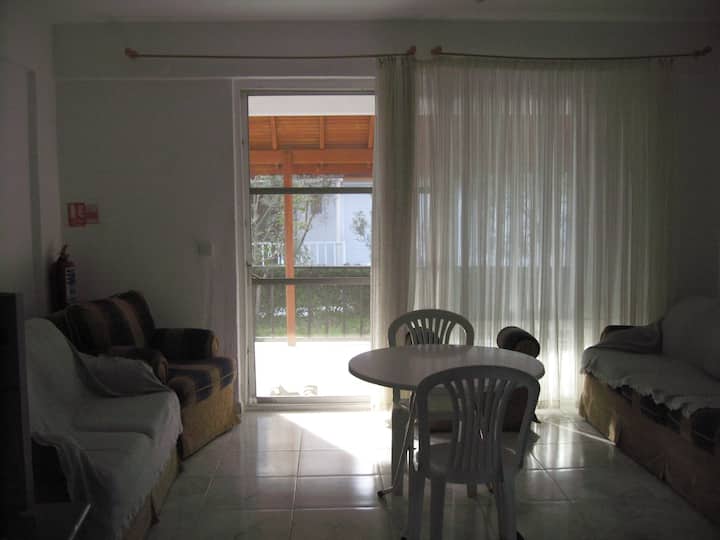Dikili Bahçeli Villa Havuzlu Aile Sitesi  5 Kişi - Dikili