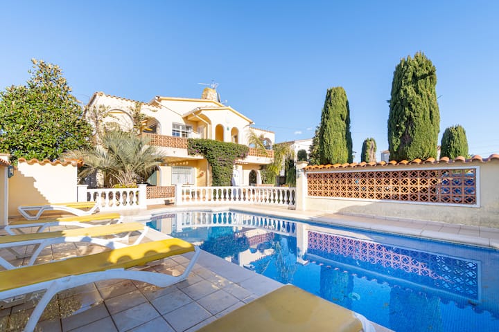 Residencial Alberes; Piscina, Barbacoa, Parking- B - Ampuriabrava
