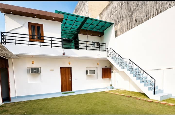 Jj Residency Wedding & Celebration Vila| 6bhklawn - Noida