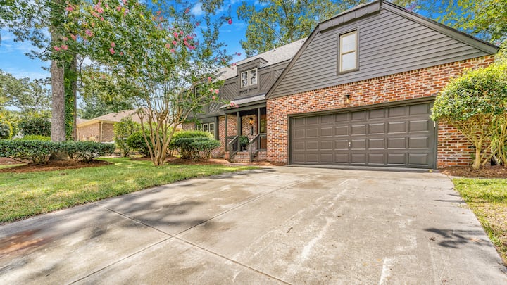 Stunning Midterm Rental, Lakeviews - Summerville, SC