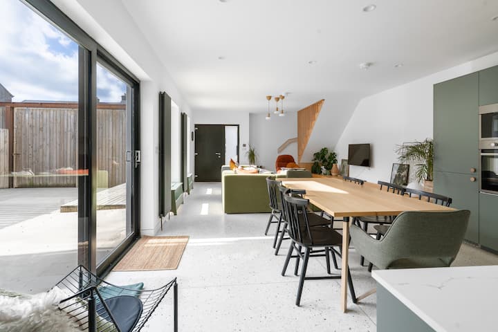 Modern Portrush Home | Sleeps 8 | Patio - Portrush