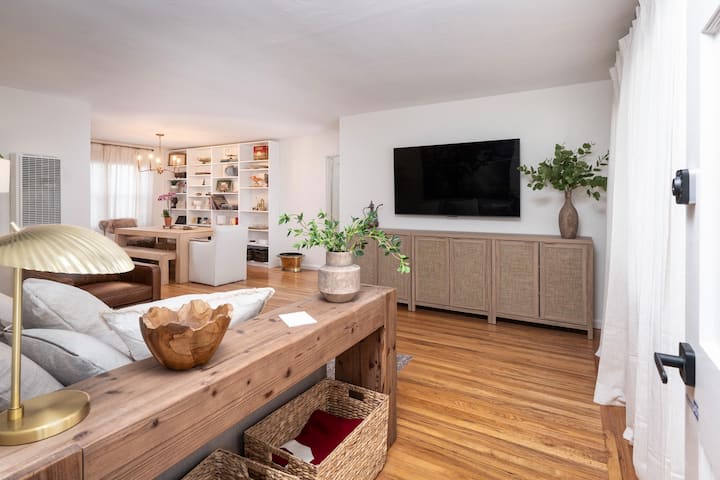 Downtown Menlo Park · 2br + Workspace · Stanford - Palo Alto, CA