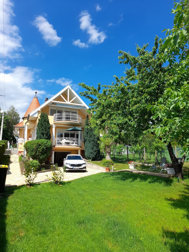 Balatonra Panorámás Napórás Vendégház 2-8 Fő - Vonyarcvashegy