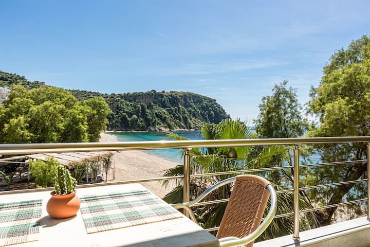 Potam’sea Bliss 5- Private Beach Access, Umbrella - Himarë