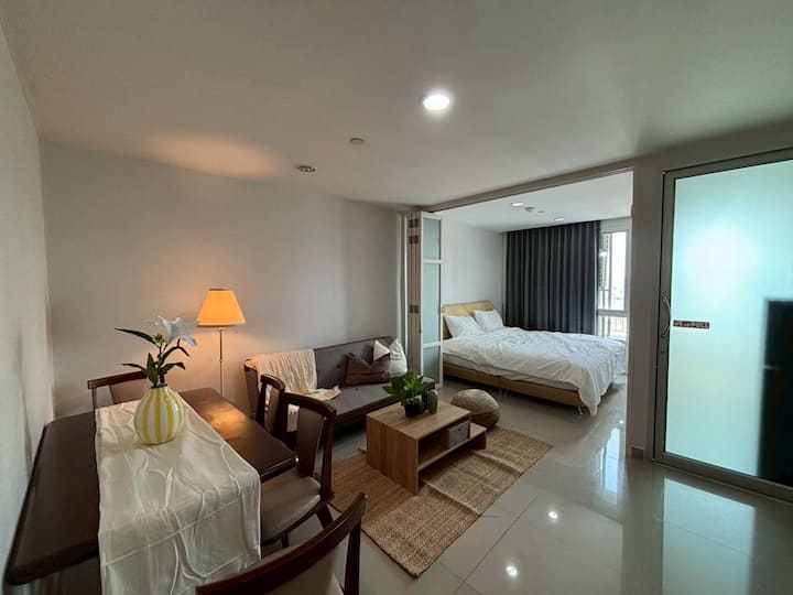 1 Bedroom Prime Location/ Near Iconsiam / Near Bts - Bangkok