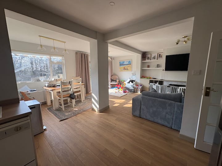 Double Bed Room In Spacious House - Bray