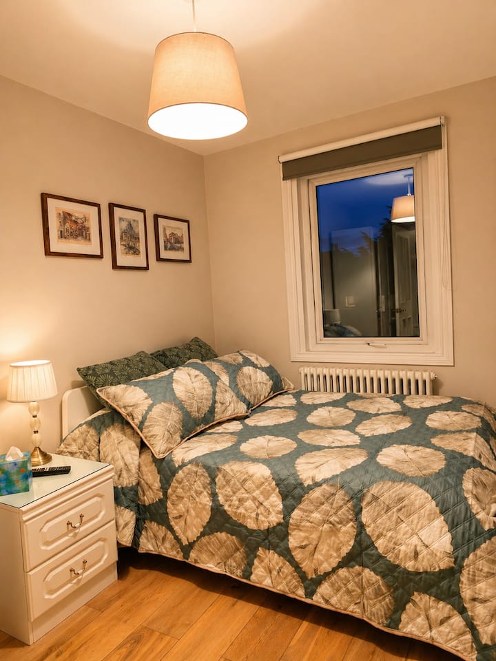 Charming E17 Hideaway Near Village Cafés - Stratford