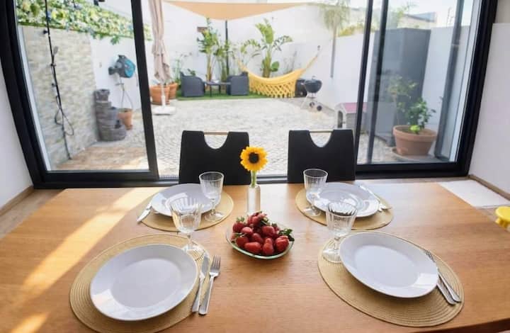 Casa T3 Moderna 2 Suítes, Jardim E Garagem Pv - Faro